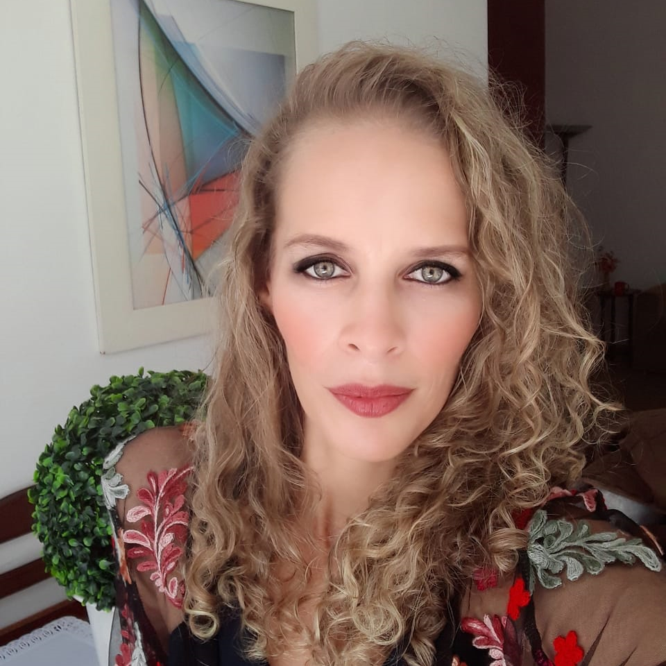 About Us - Centro de Artes New Roots